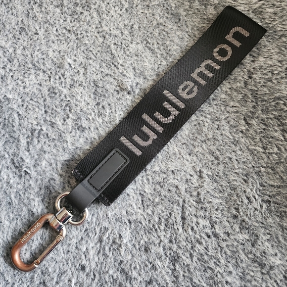 lululemon athletica | Accessories | Lululemon Black Logo Keychain ...